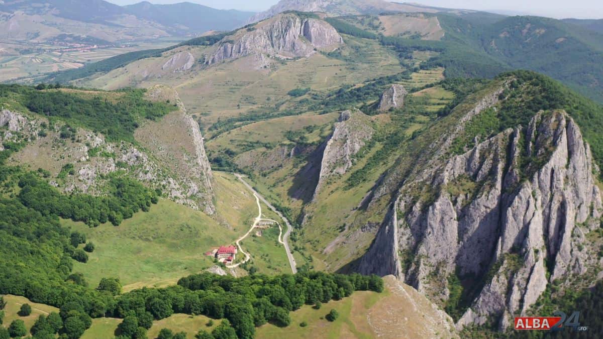 FOTO-VIDEO: Cheile Vălișoarei (Aiudului), minunățiile din Munții ...
