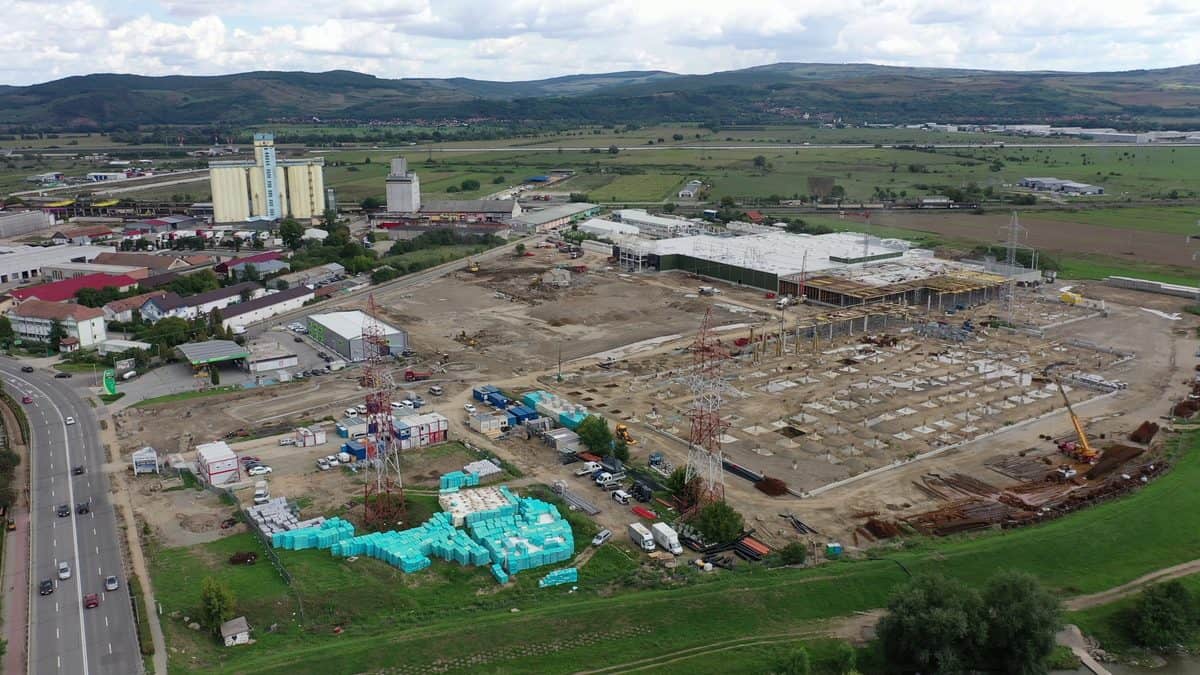 Deschiderea noului mall din Alba Iulia, AMÂNATĂ. Cel mai mare centru ...