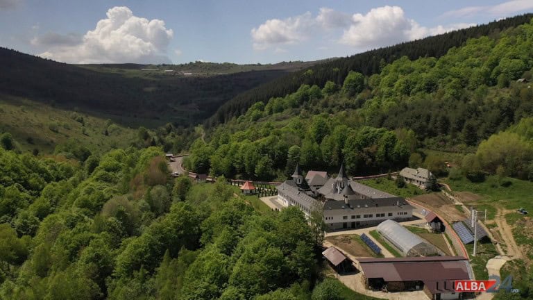 VIDEO: Mănăstirea Ponor, supranumită „Athosul românesc”. „O bucățică ...