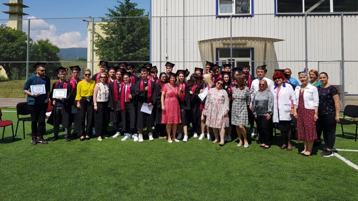 Emoție și voie bună la festivitatea de absolvire a clasei a XII-a de la ...