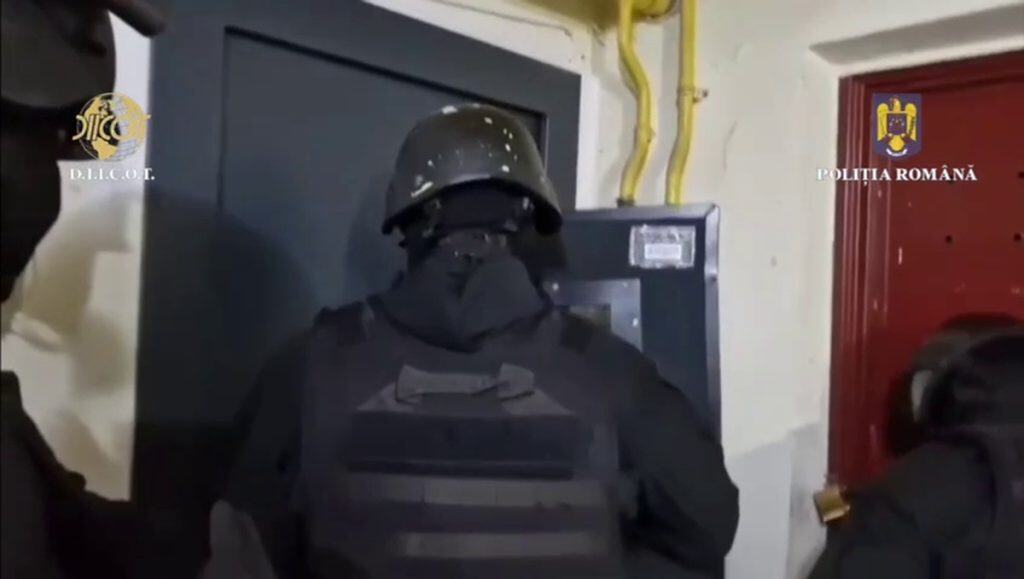 VIDEO PERCHEZIȚII: Patru traficanți, filați timp de un an de BCCO Alba ...