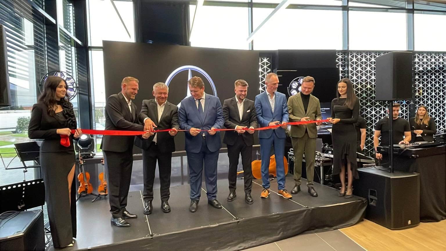 Casa Auto Sebeș a inaugurat MAR20X- cel mai nou concept de showroom ...