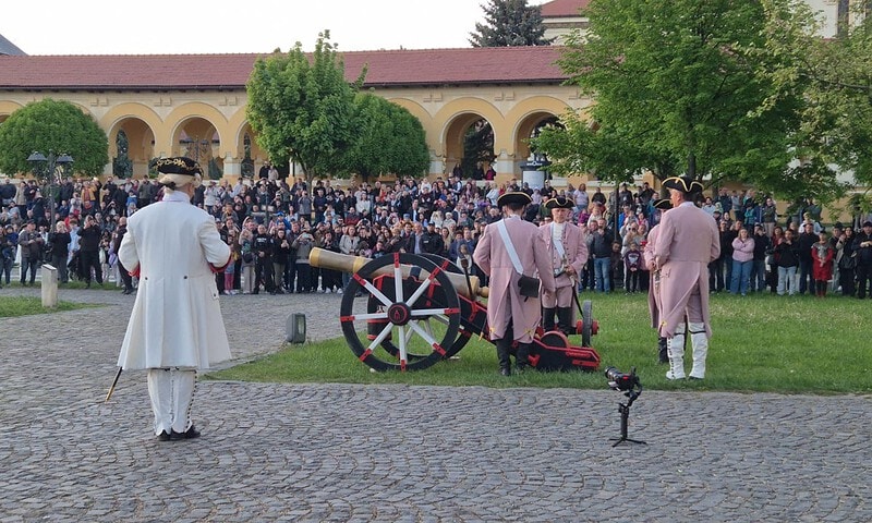 Cât costă să închiriezi Garda Cetății Alba Carolina din Alba Iulia ...