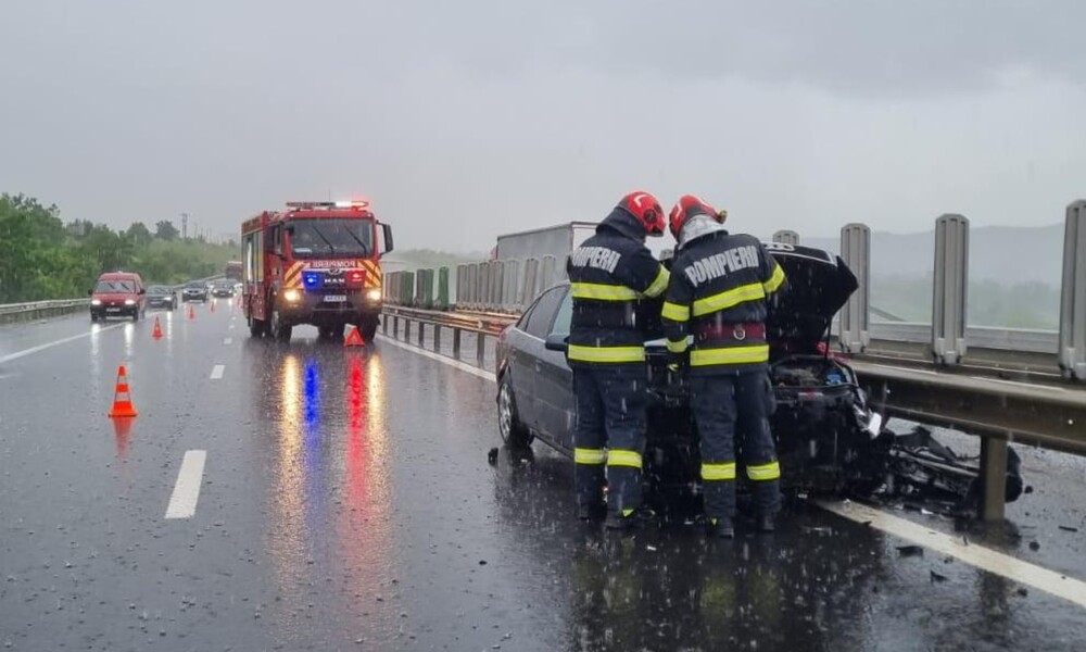 FOTO: Accident rutier pe Autostrada A1 Sebeș-Sibiu. O mașină a intrat ...