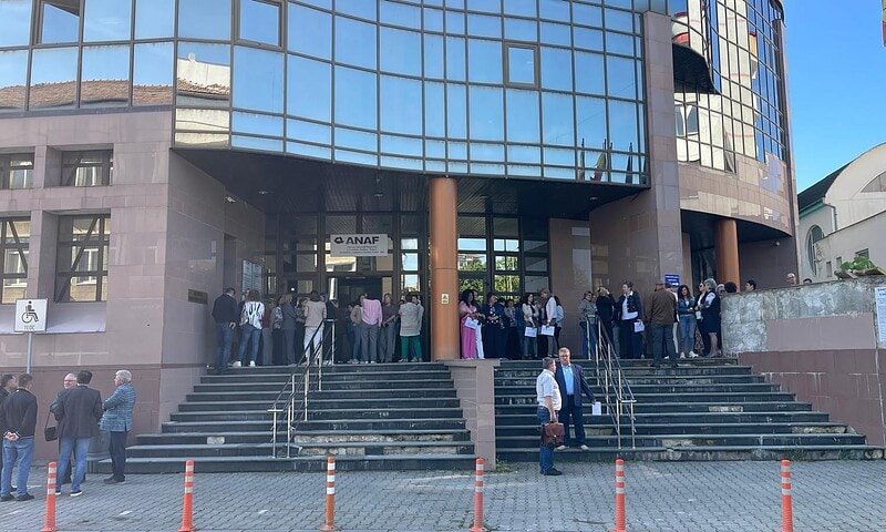 VIDEO: Protest spontan la Administrația Județeană a Finanțelor Publice ...