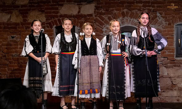 Recitaluri și expoziții de final de an școlar, organizate de Școala de ...